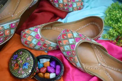 Taur Punjabi Jutti Multi Color Handcrafted Jutti - JioMart