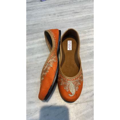 NANDINI JUTTI MAKER HANDCRAFTED PUNJABI JUTTI ORANGE COLOR FOR MEN ...