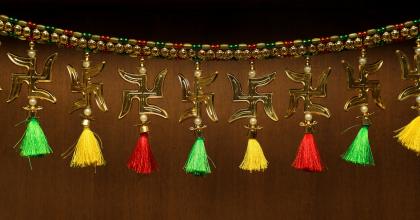 NARYA TRADITIONAL ART HANDMADE SWASTIKA TORAN FOR HOME DECORATIONS ...