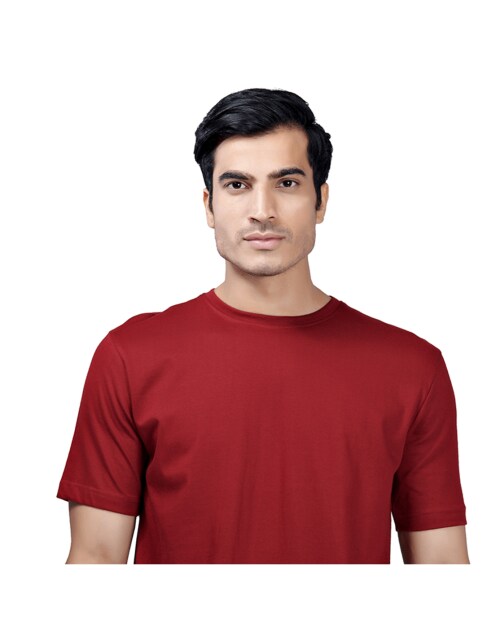 Buy Men Solid Round Neck Maroon T-Shirt Online at Best Prices in India ...