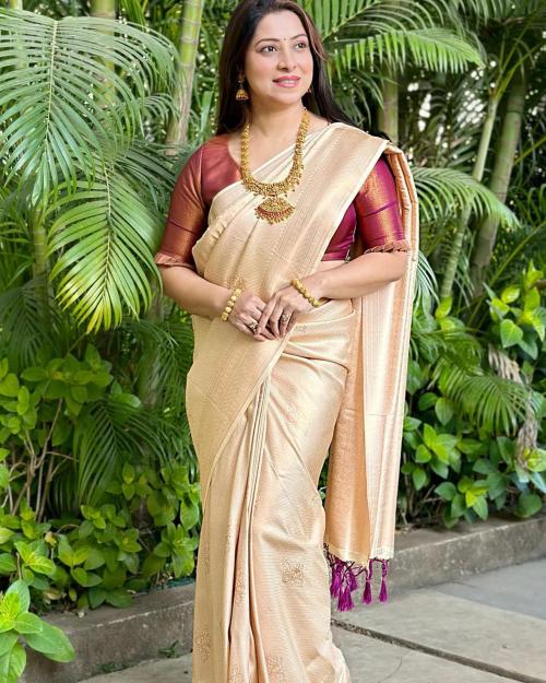 Buy KANCHIPURAM STUDIO Women White Solid, Plain Silk Blend Kanjivaram Saree Online at Best ...