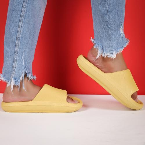 Buy Richale Comfortable Trending Cream Slider For Men Online at Best ...