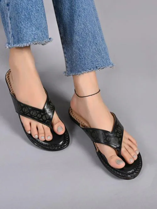 Buy Myra Black flat sandal for Women Online at Best Prices in India ...