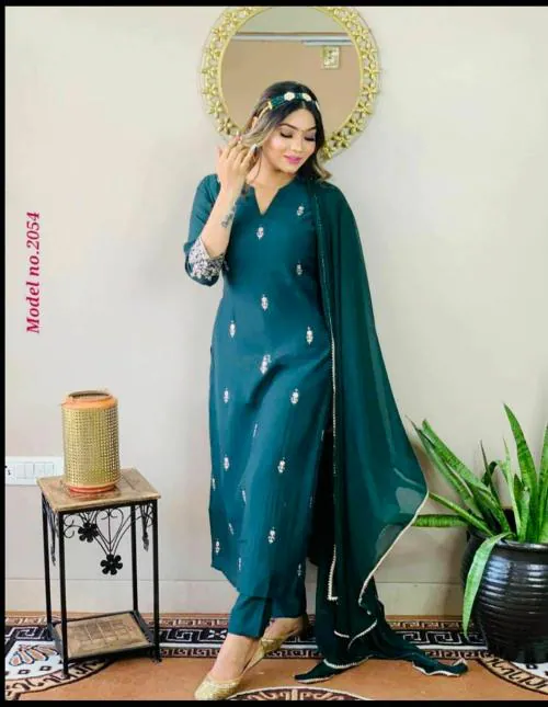 Buy NAIYAA FASHION This Set Features a Reyon slub with Attractive ...
