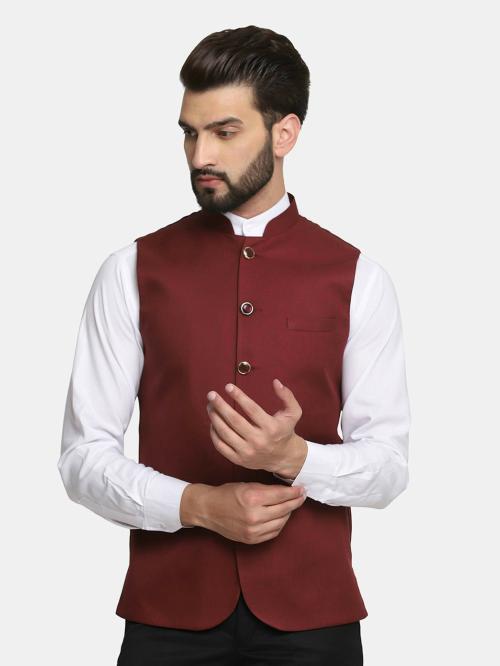 Buy Tahvo Men Maroon Solid Satin Blend Nehru Jacket (44) Online at Best ...
