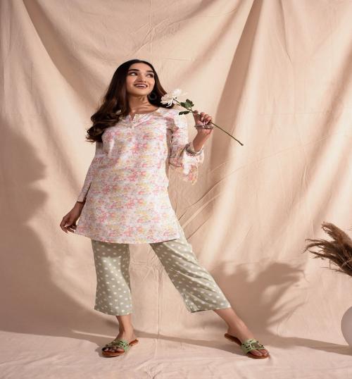 Buy GULNAAR BY GUNEET DAISY KURTA SET Online at Best Prices in India - JioMart.