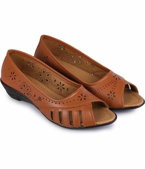 Buy Clouter Hub Tan Bellies for Women Online at Best Prices in India ...