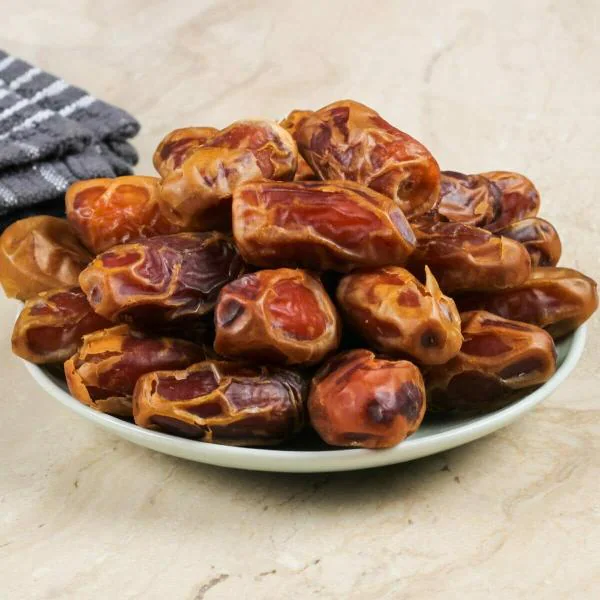 Urban Platter Saudi Arabian Segai Dates, 500g - JioMart
