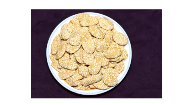 90's Mill Jaipur Special Rewari / Revari / Rewadi, Sweet Crunchy Gur ki ...