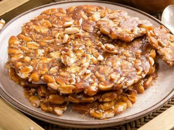 CHANGEZI’S BAWARCHI KHANA Rajasthani Rajwadi Peanut Chikki | Peanuts ...