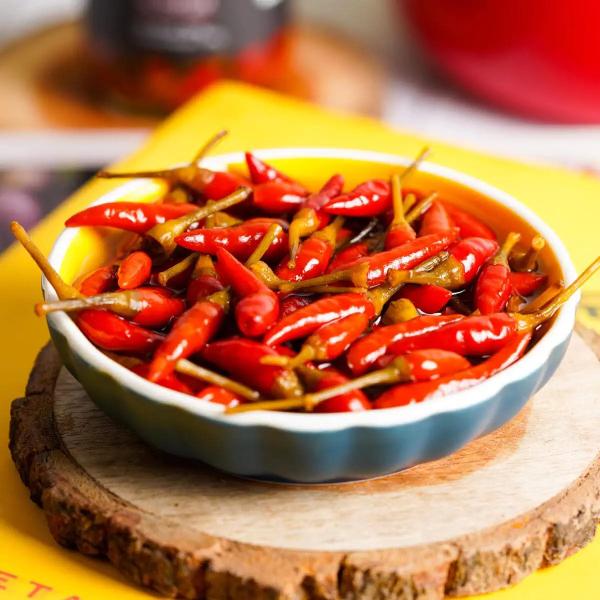 Urban Platter Extra Spicy Thai Bird's Eye Chilli in Vinegar, 200g - JioMart