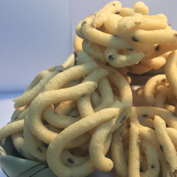 Preeta Mart Thenkuzhal White Chakli - 600 g - JioMart