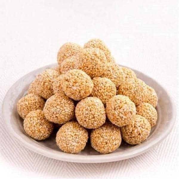 LANDMARK Sweet Touch White Sesame Laddu| Home Made Til Laddu |Sweets ...