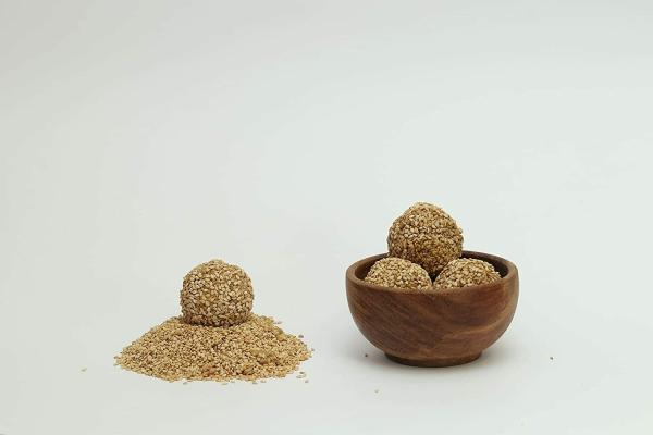 Matratva Organic Til Laddu | Til Gud Laddu | Made with Pure Desi Gir ...