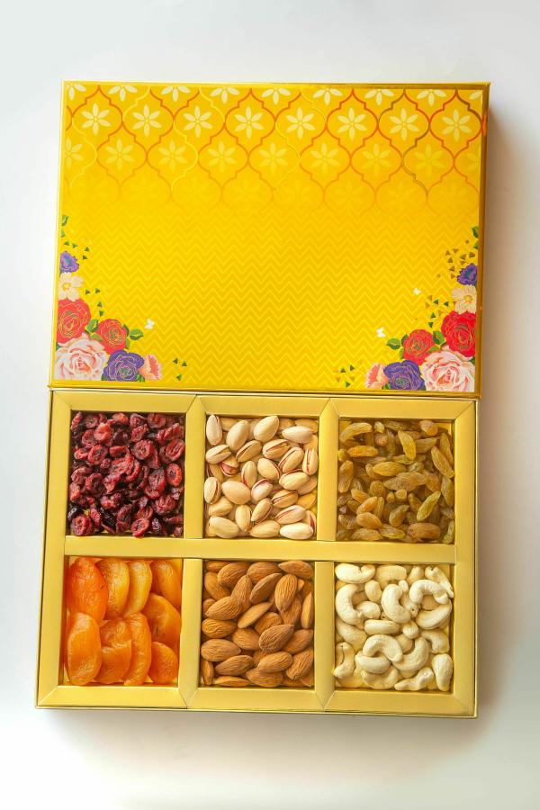 Dessert Drama By Kesar Sweets| Dried Fruits & Dry Fruits Gift Pack ...