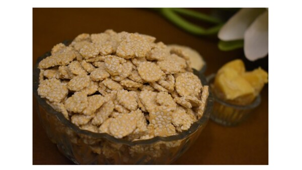 90's Mill Jaipur Special Rewari / Revari / Rewadi, Sweet Crunchy Gur ki ...