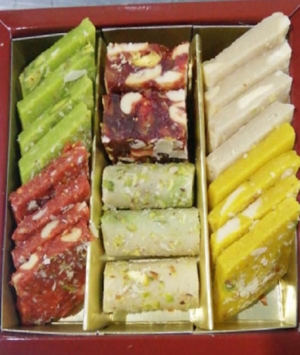 LANDMARK Landmark Mix Desi Mithai Box 250 Gram || Made with Pure Desi Ghee - JioMart