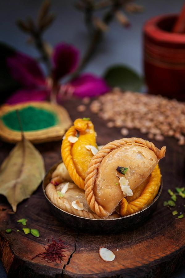 Kesar Assorted Gujiya Box - JioMart