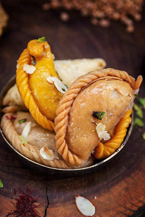 Kesar Assorted Gujiya Box - JioMart