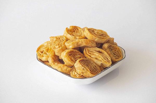 Kesar Sweets| Flaky Layered Mathri Snacks - 750 g | Pure, Fresh ...