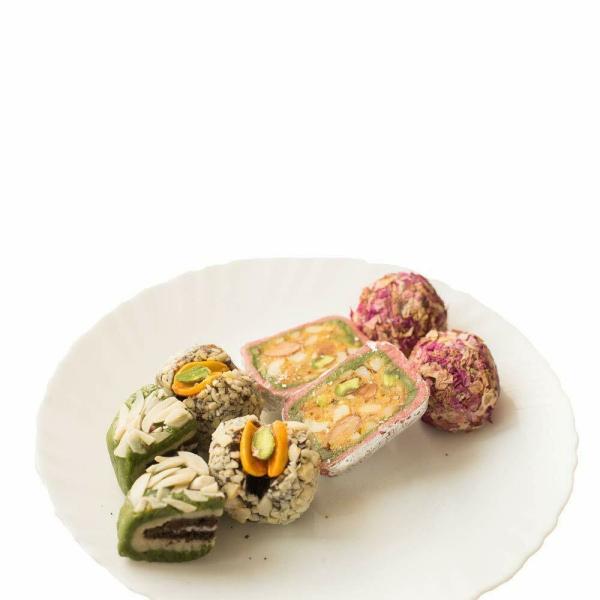 Delight Foods Assorted Rosy Dry Fruits 400g + Greeting Card | Kaju ...