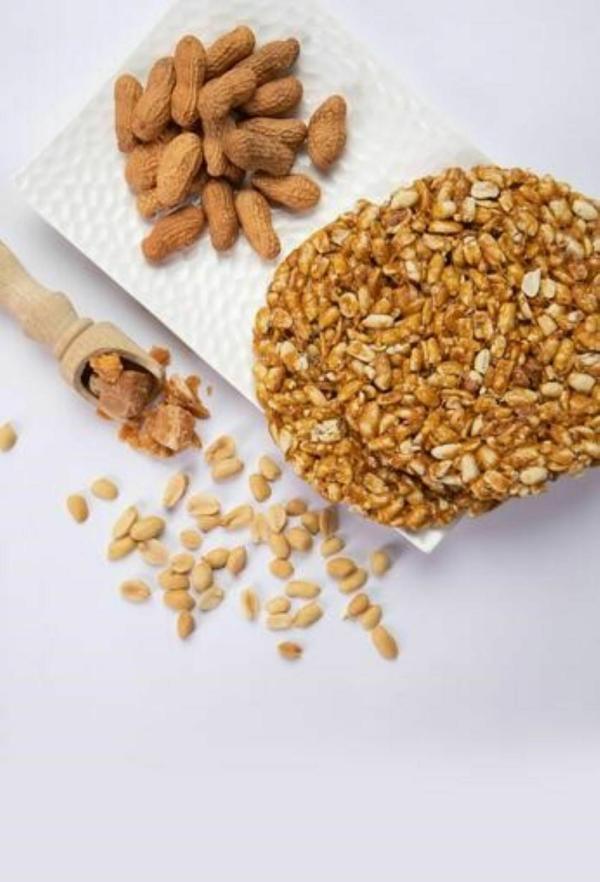 Okhli Musal Brand Rajasthani Rajwadi Gajak Peanut Chikki | Peanuts ...