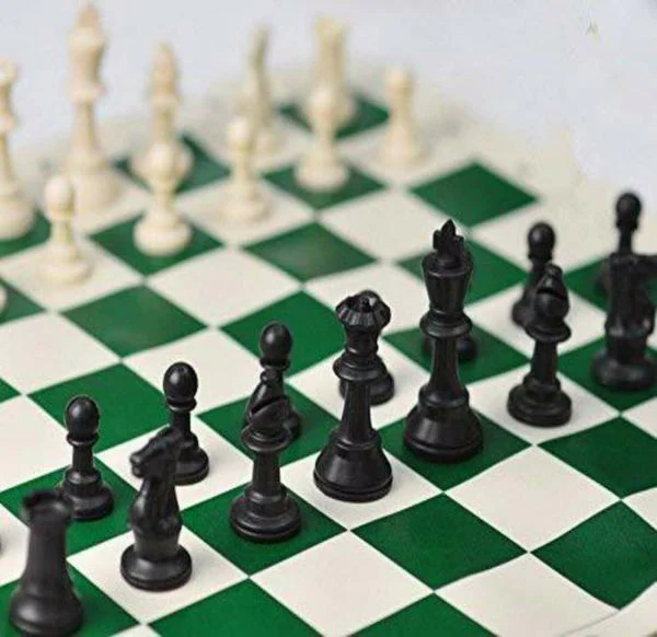 DALANI Chess Set with Plastic Filled Chessmen and Black and White ...