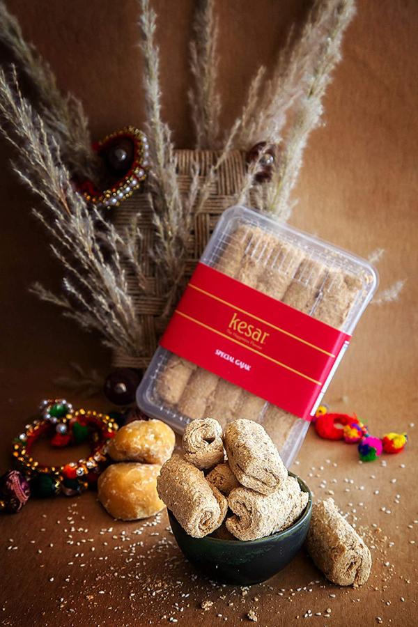 Kesar Sweets| Winter Season Special Roll Gajak - 400gm - Till, Gud ...