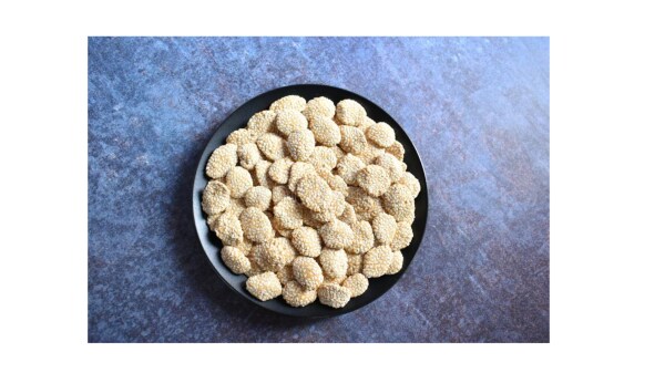 90's Mill Bikaner Special Rewari / Revari / Rewadi, Sweet Crunchy Gur ...