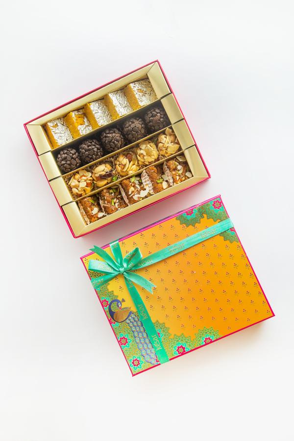 Kesar Sweets | Sweets Gift Box Dry Fruit Ladoo, Choco Chip Laddoo ...