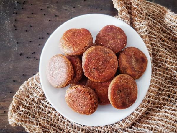 INDULGENCE Homemade Ghila Pitha Sweet snack ,170 Gram (Pack of 2) - JioMart