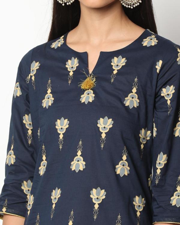 Floral Print Straight Kurta with Tassel - JioMart