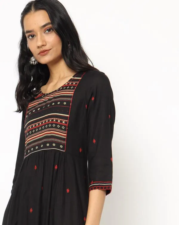 A-line Straight Kurta with Embroidered Yoke - JioMart