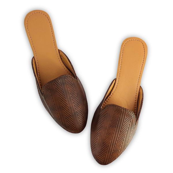 Sayera Gold Trendy Flat Sandals For Women - JioMart